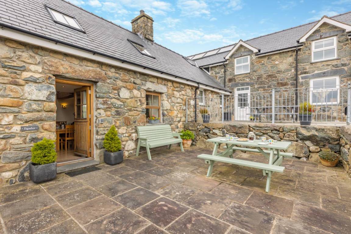 Cottage ∙ 3 Bedrooms ∙ 6 Guests - Tywyn