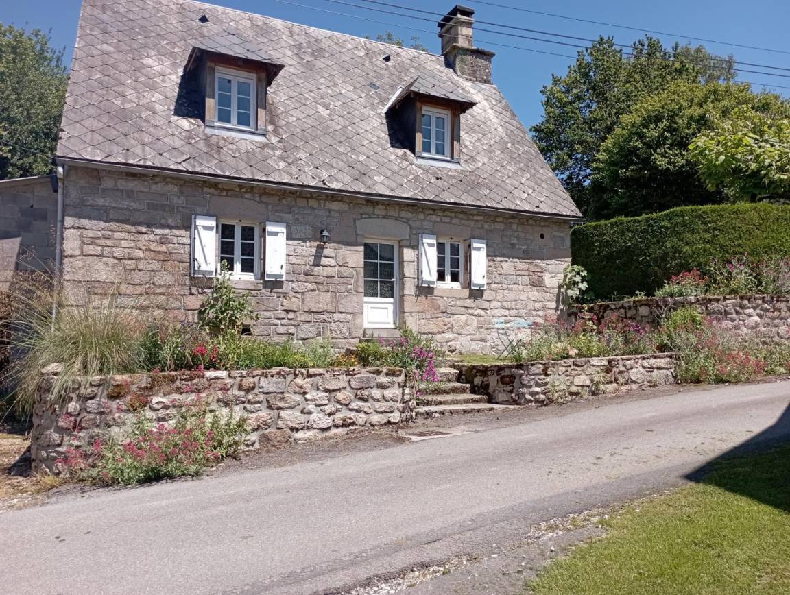 90 M² Gîte ∙ 2 Chambres ∙ 4 Personnes - Corrèze