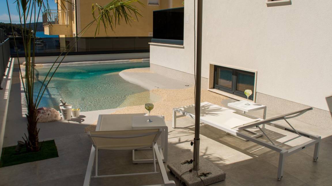 60 M² Apartment ∙ 2 Bedrooms ∙ 4 Guests - Okrug Gornji