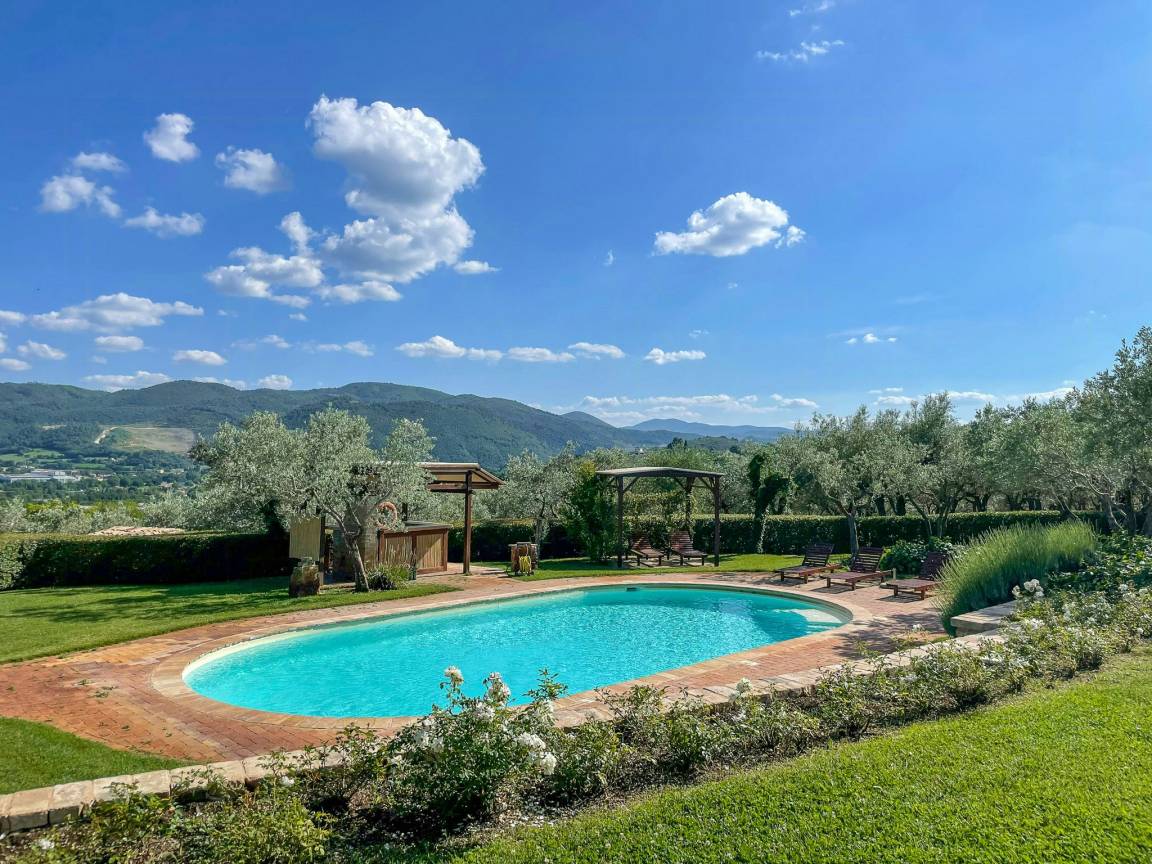 280 M² House ∙ 7 Bedrooms ∙ 16 Guests - Spoleto