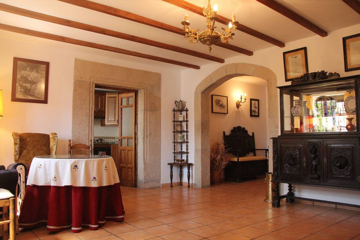 House ∙ 4 Bedrooms ∙ 8 Guests - Plasencia