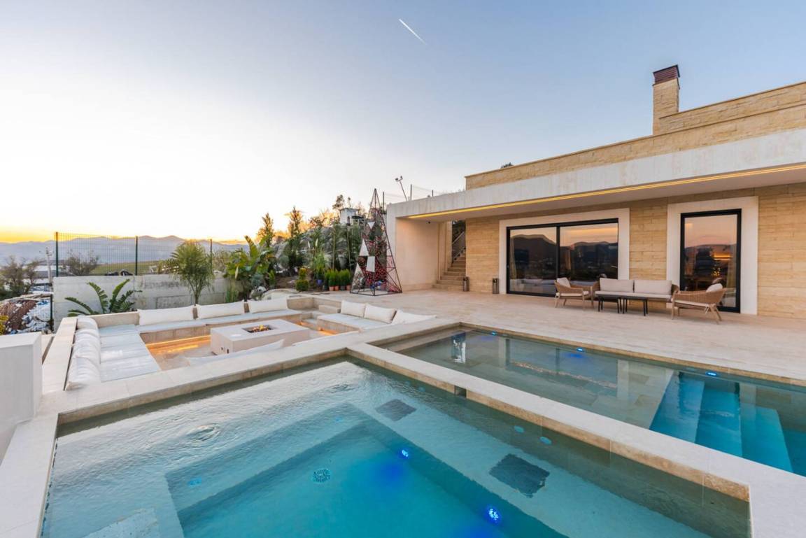 Villa ∙ 6 Camere Da Letto ∙ 15 Ospiti - Tirana