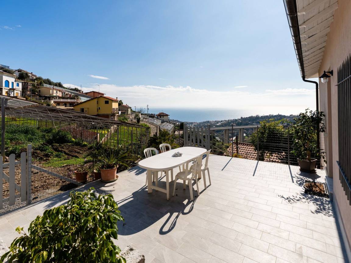 100 M² House ∙ 2 Bedrooms ∙ 5 Guests - Bordighera
