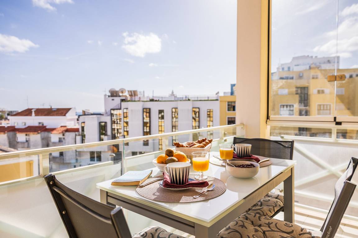 102 M² Apartment ∙ 2 Bedrooms ∙ 5 Guests - Guia