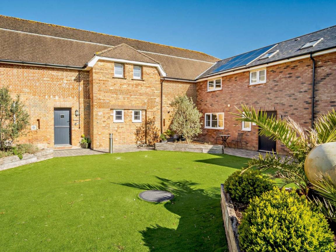 Cottage ∙ 2 Bedrooms ∙ 4 Guests - Portsmouth