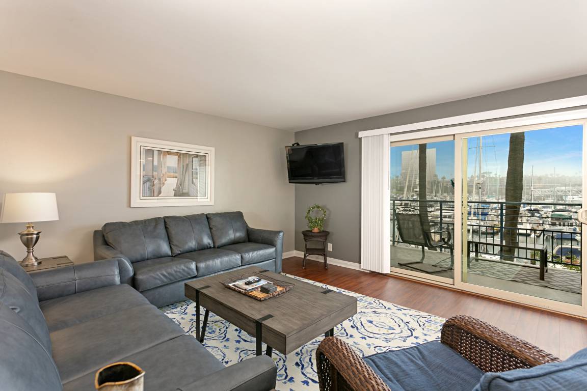 130 M² Condo ∙ 3 Bedrooms ∙ 6 Guests - Oceanside Harbor Beach, CA