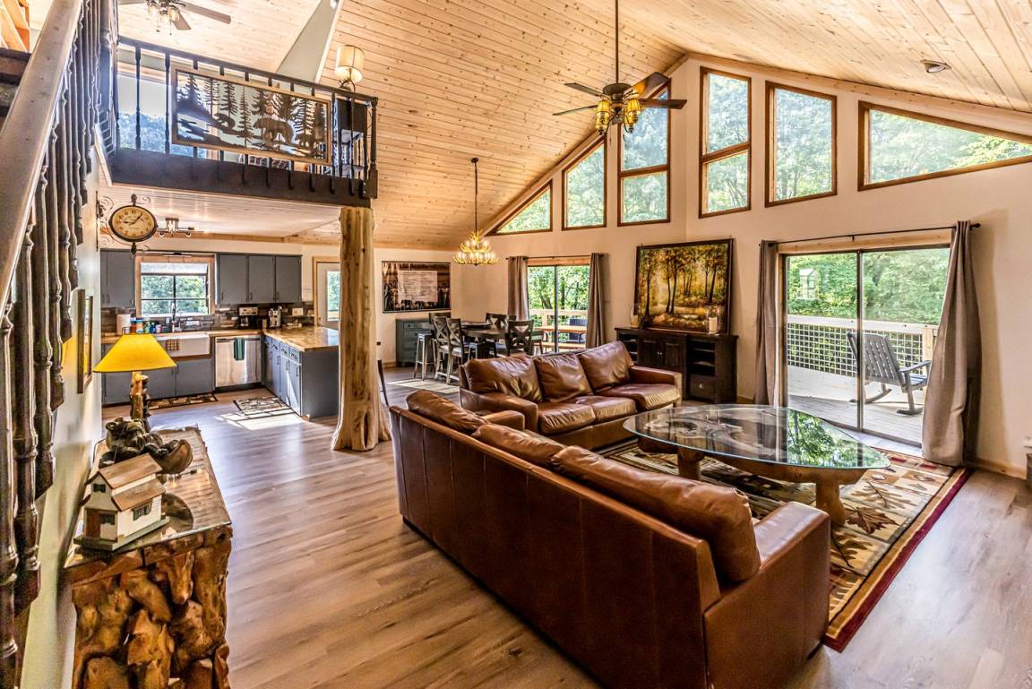 House ∙ 4 Bedrooms ∙ 14 Guests - Bryson City, NC