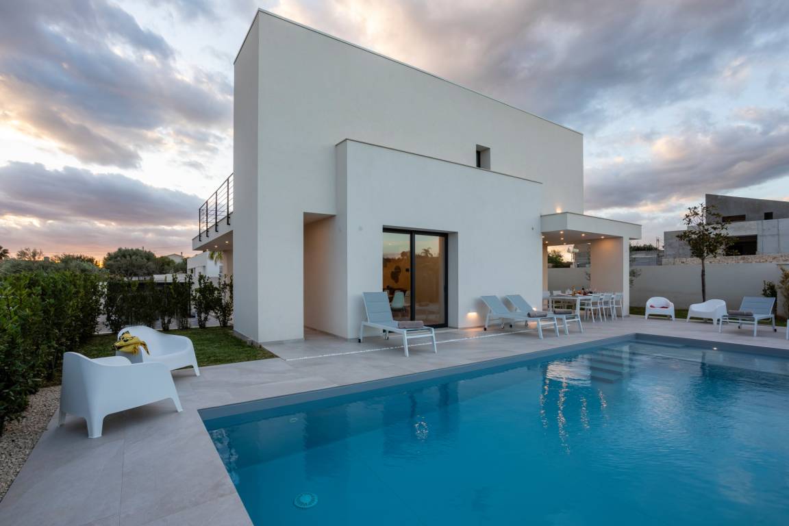170 M² Villa ∙ 4 Bedrooms ∙ 8 Guests - Pozzallo