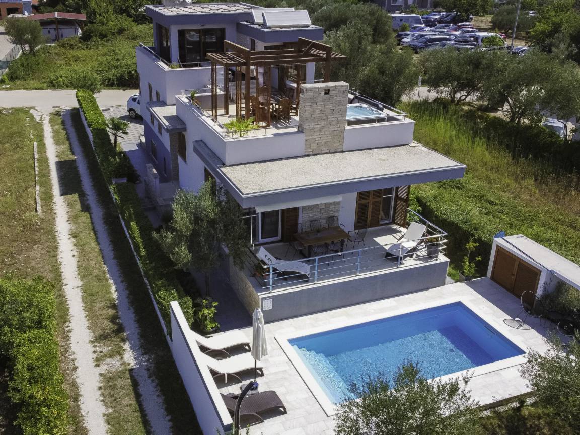 180 M² Ferienhaus ∙ 4 Schlafzimmer ∙ 8 Gäste - Zadar