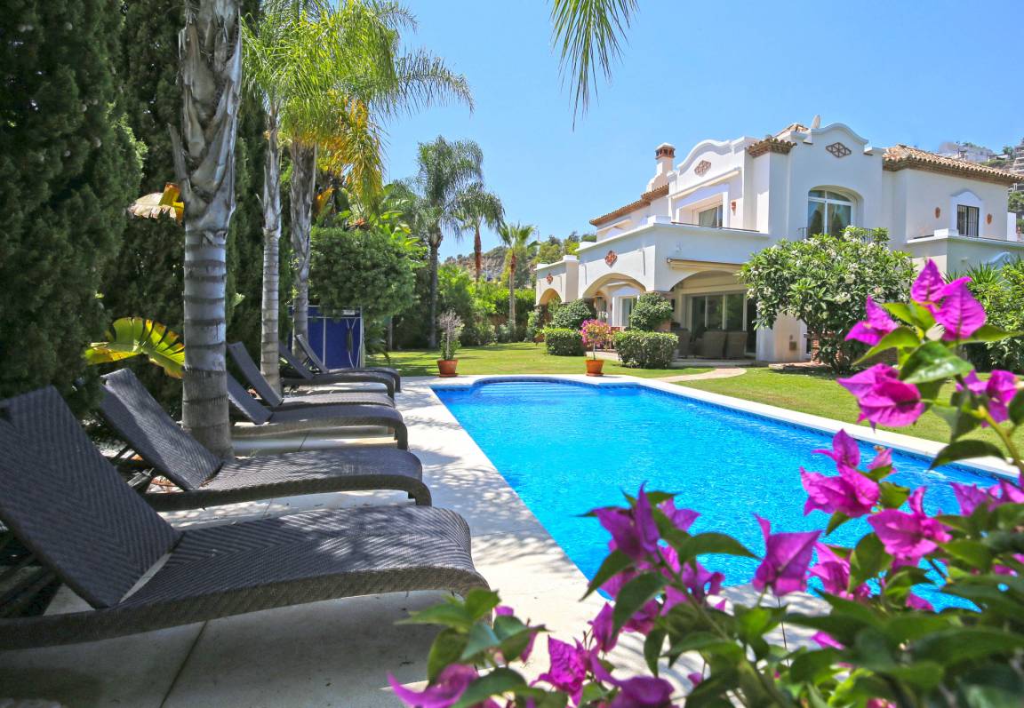 437 M² Villa ∙ 5 Bedrooms ∙ 12 Guests - Costa del Sol