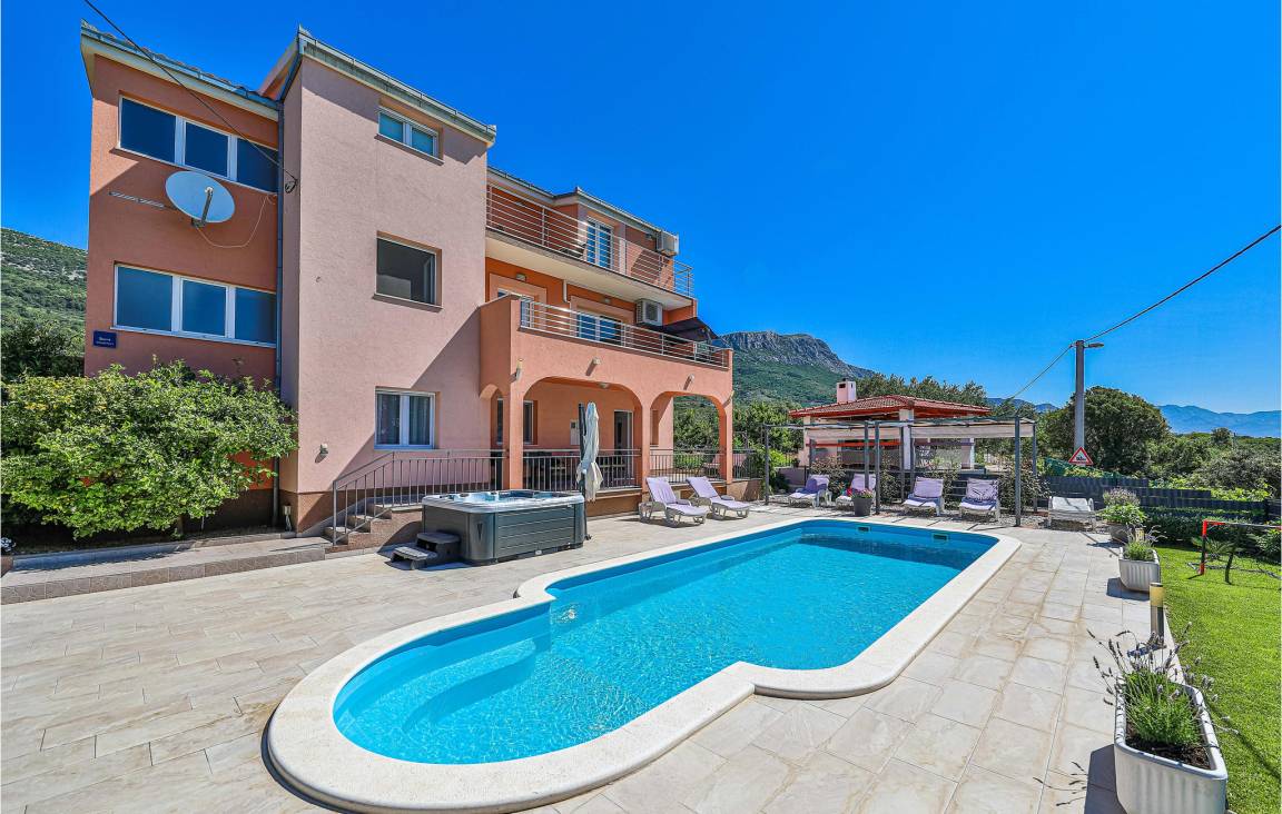 279 M² House ∙ 6 Bedrooms ∙ 12 Guests - Split