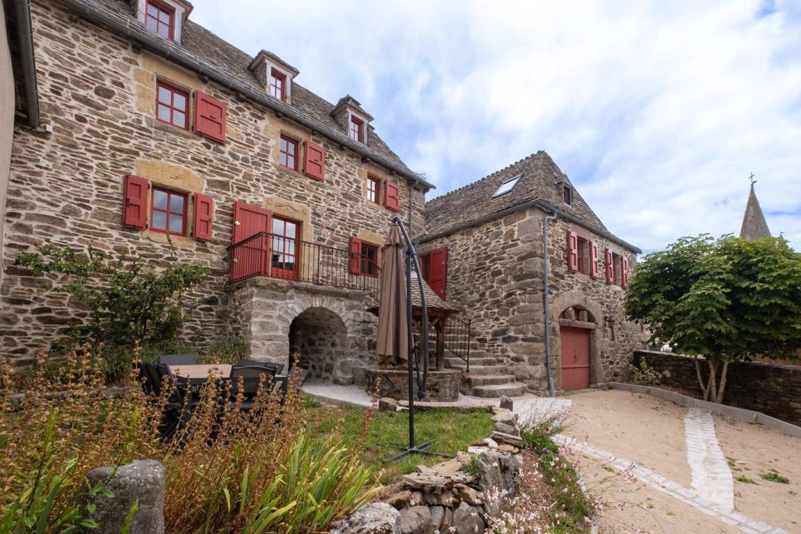 265 M² Gîte ∙ 8 Chambres ∙ 18 Personnes - Lozère