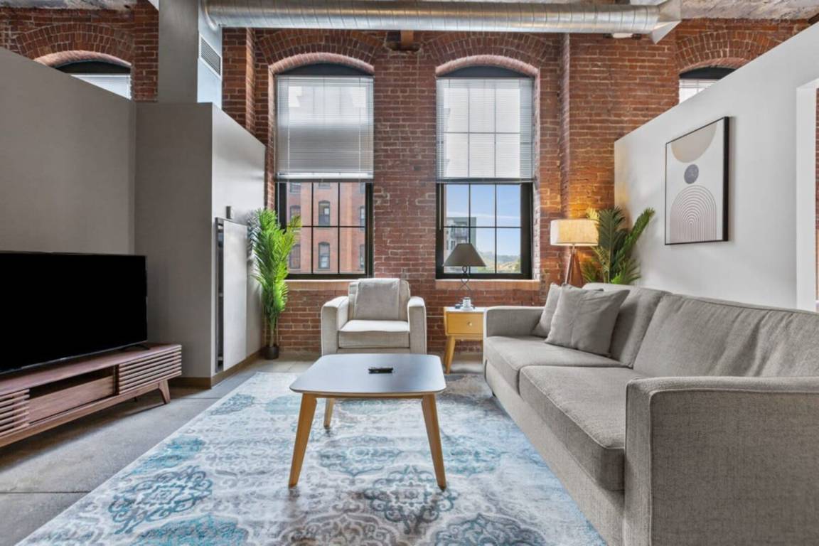131 M² Apartment ∙ 2 Bedrooms ∙ 6 Guests - Pittsburgh