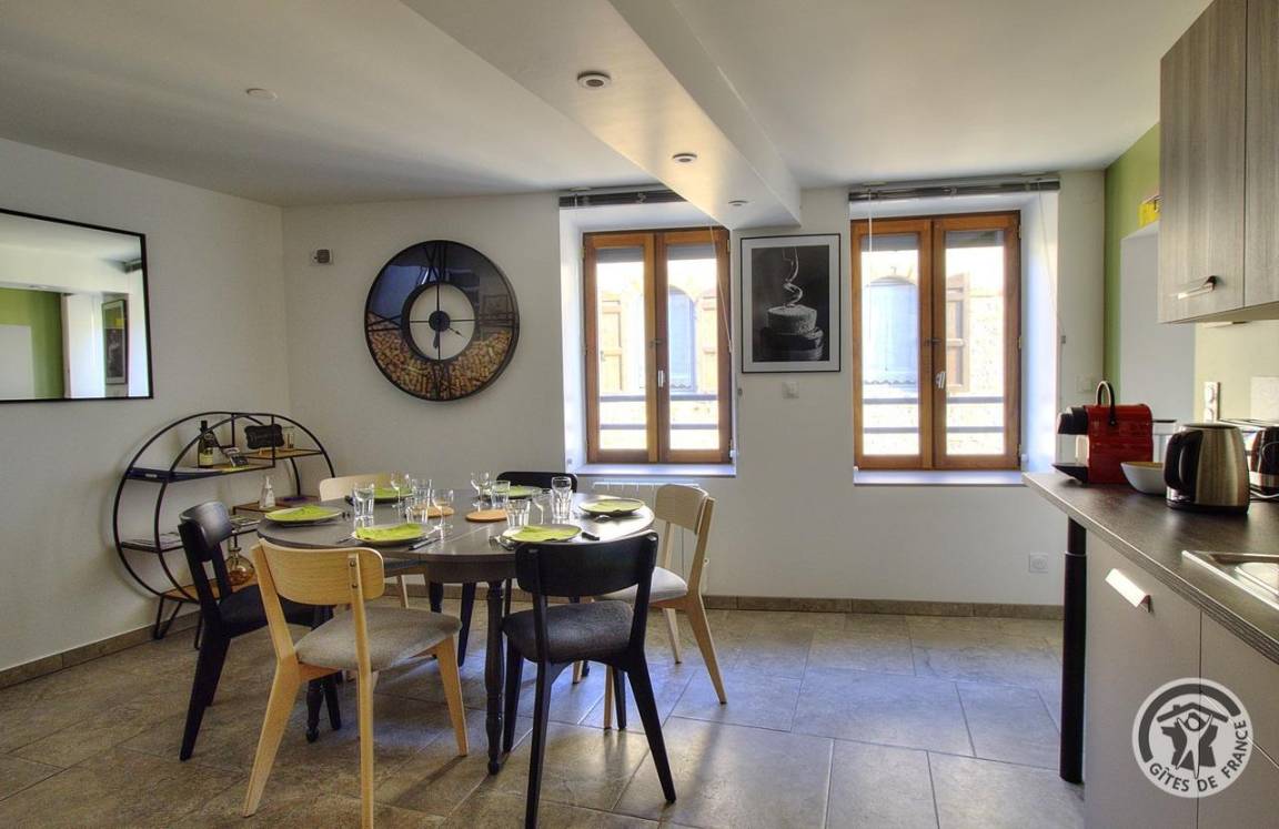 95 M² Gîte ∙ 3 Chambres ∙ 6 Personnes - Mâcon