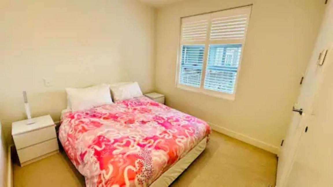 120 M² Huoneisto ∙ 2 Makuuhuonetta ∙ 4 Vierasta - Rosebery