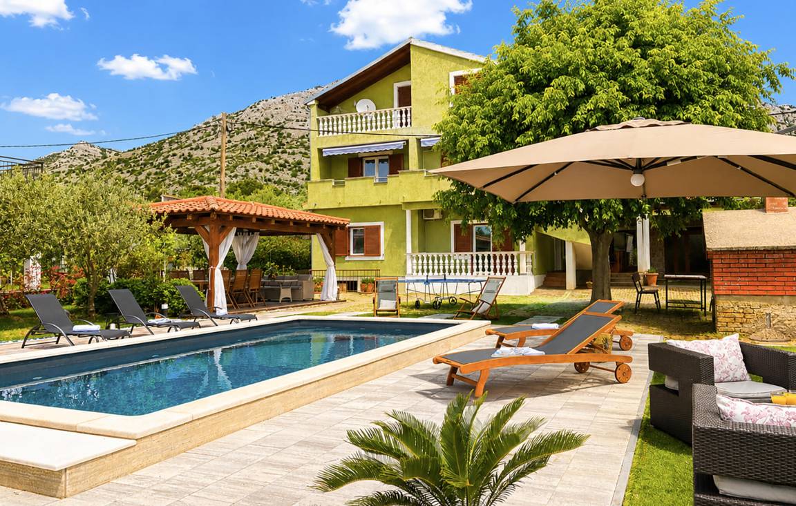 250 M² House ∙ 8 Bedrooms ∙ 16 Guests - Starigrad