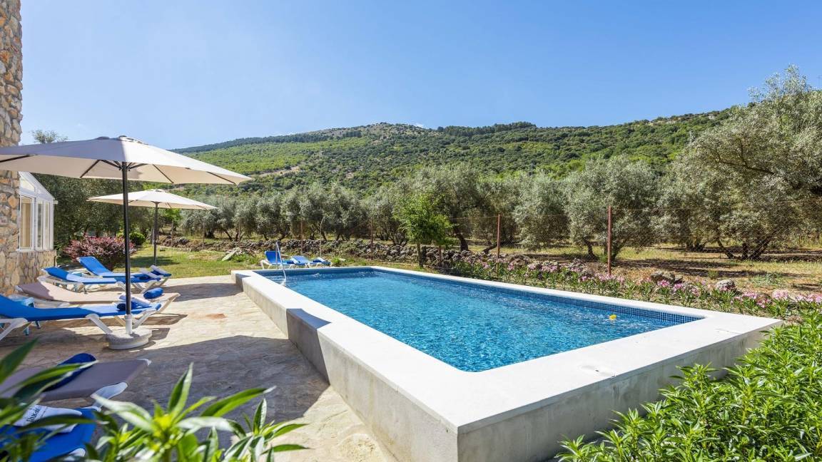 400 M² Maison De Vacances ∙ 4 Chambres ∙ 16 Personnes - Colmenar