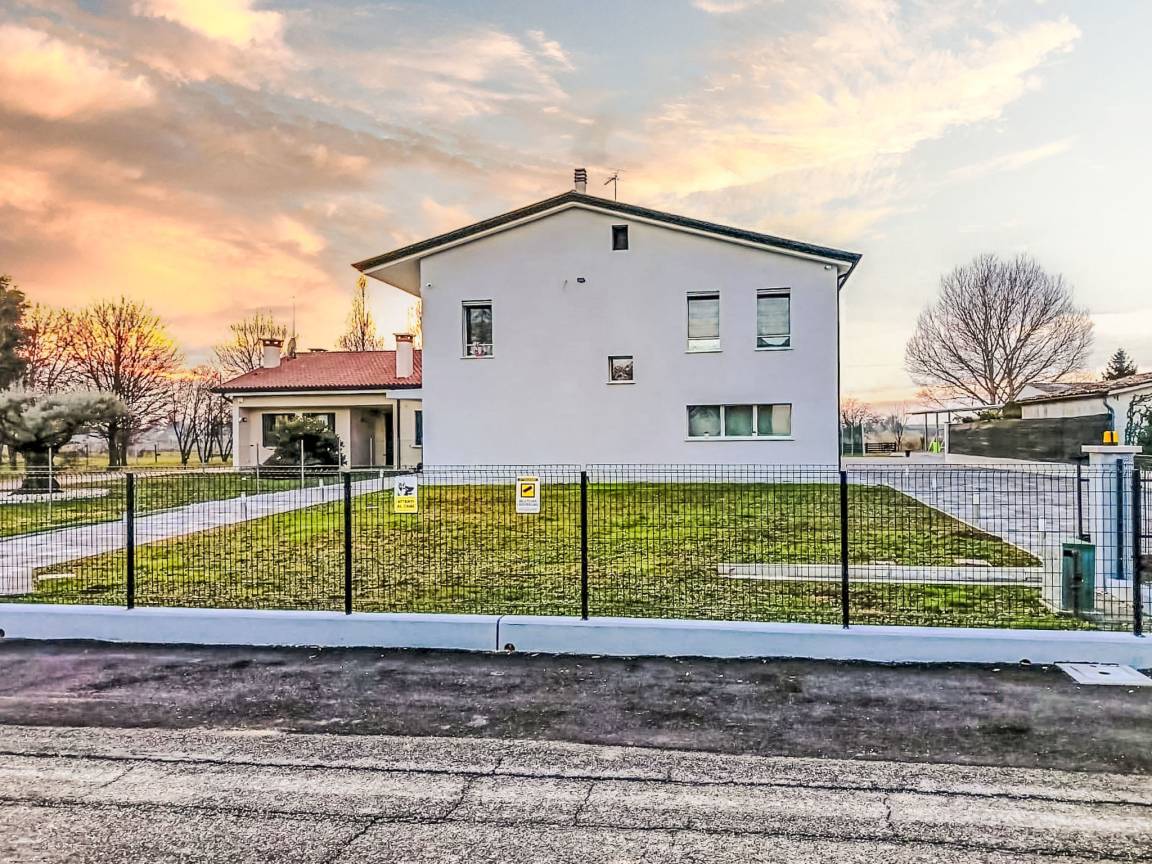 75 M² Talo ∙ 2 Makuuhuonetta ∙ 6 Vierasta - Treviso