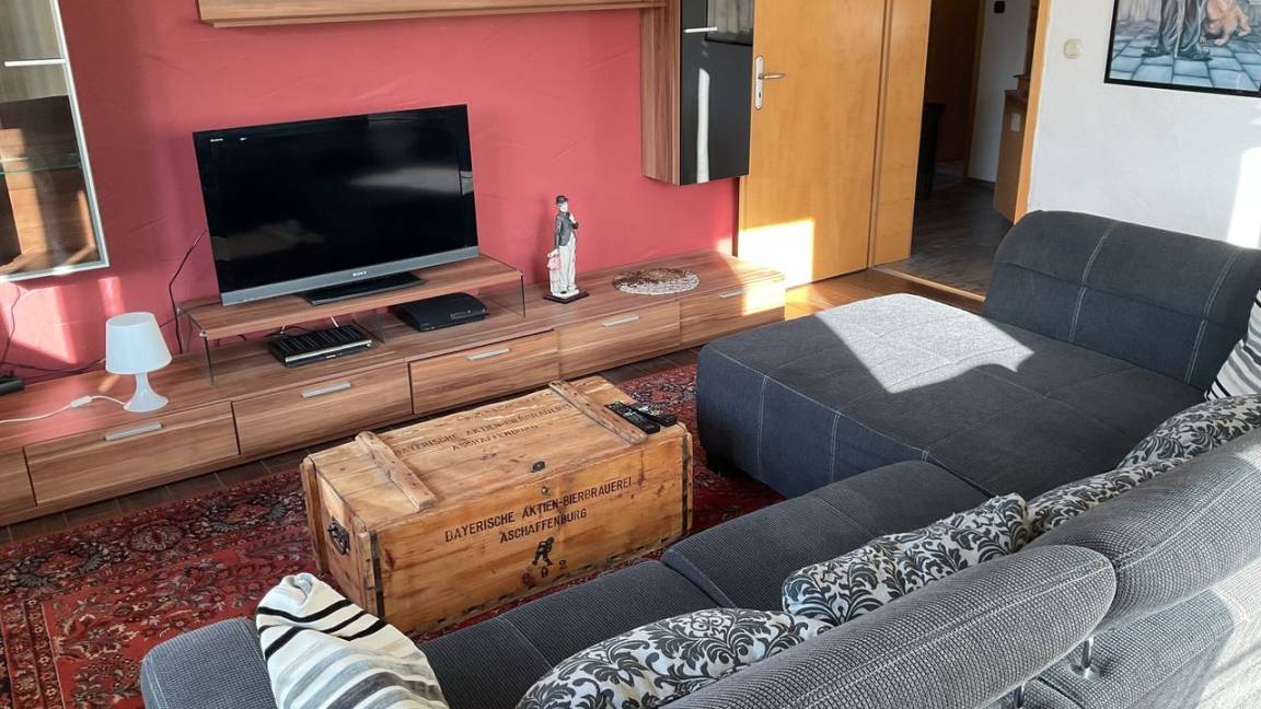 100 M² Ferienwohnung ∙ 2 Schlafzimmer ∙ 6 Gäste - Sulzbach am Main