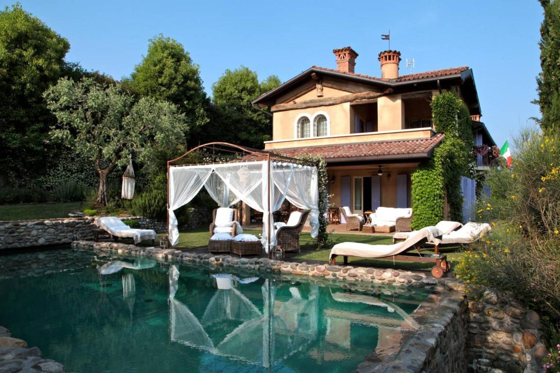 500 M² Villa ∙ 5 Bedrooms ∙ 8 Guests - Gardone Riviera