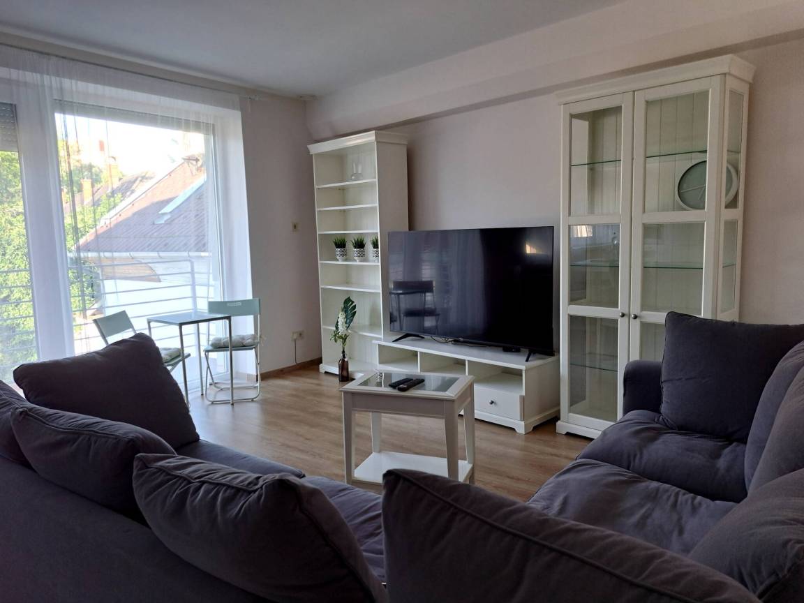 90 M² Ferienwohnung ∙ 2 Schlafzimmer ∙ 3 Gäste - Kecskemét
