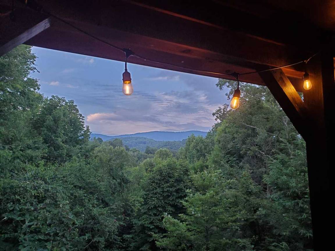 240 M² Cabin ∙ 3 Bedrooms ∙ 8 Guests - Blowing Rock, NC