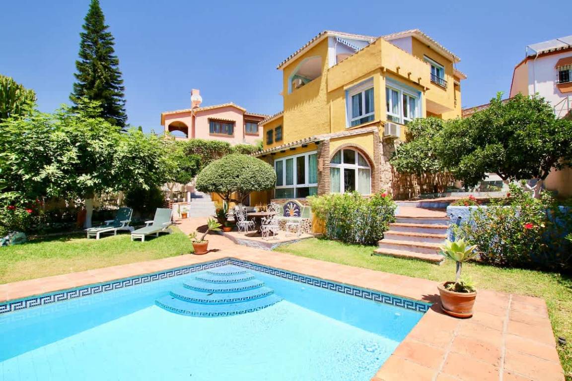 130 M² Villa ∙ 4 Chambres ∙ 8 Personnes - Benalmádena