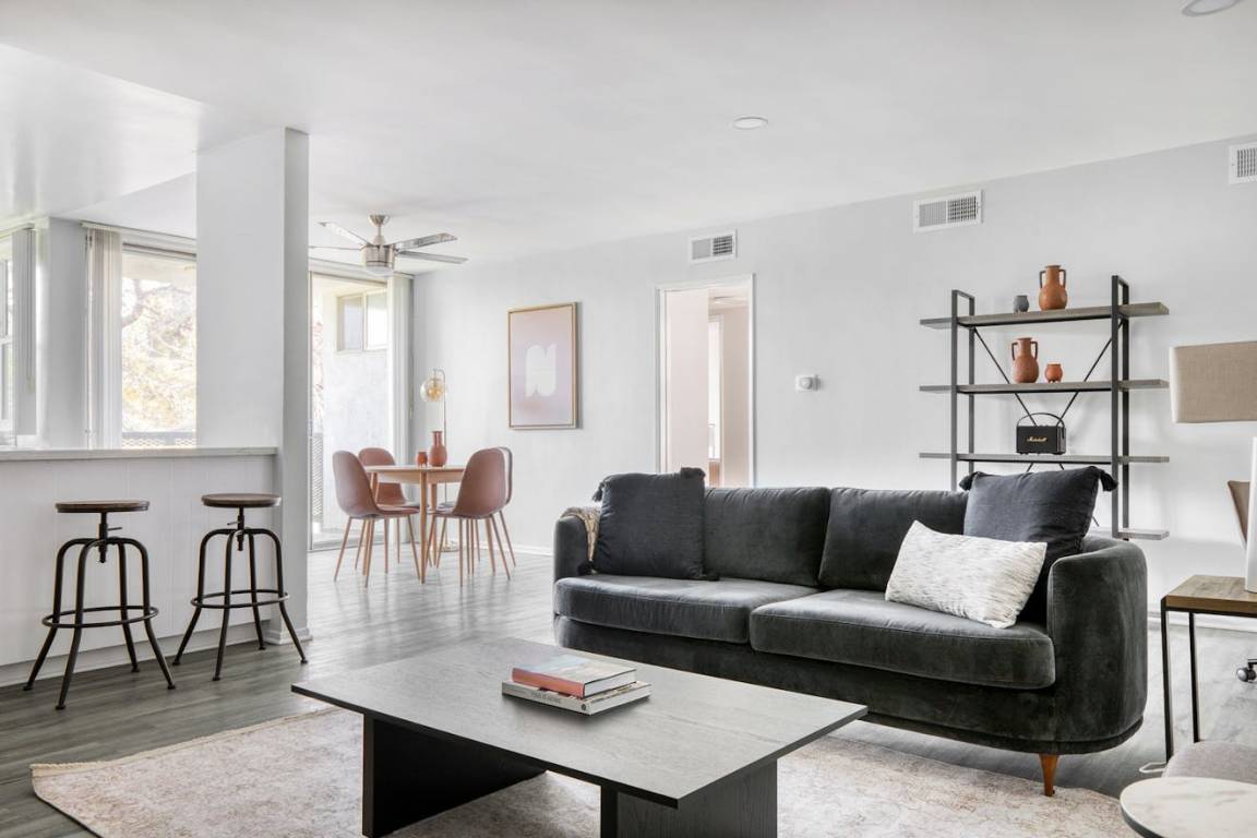 91 M² Apartment ∙ 2 Bedrooms ∙ 4 Guests - Beverly Hills, CA