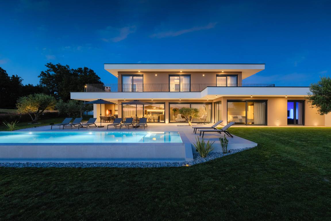 275 M² Villa ∙ 4 Bedrooms ∙ 8 Guests - Motovun