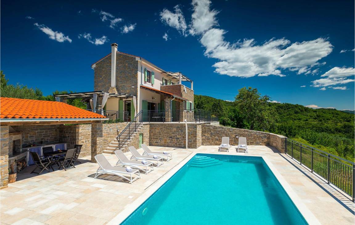 260 M² House ∙ 4 Bedrooms ∙ 8 Guests - Motovun