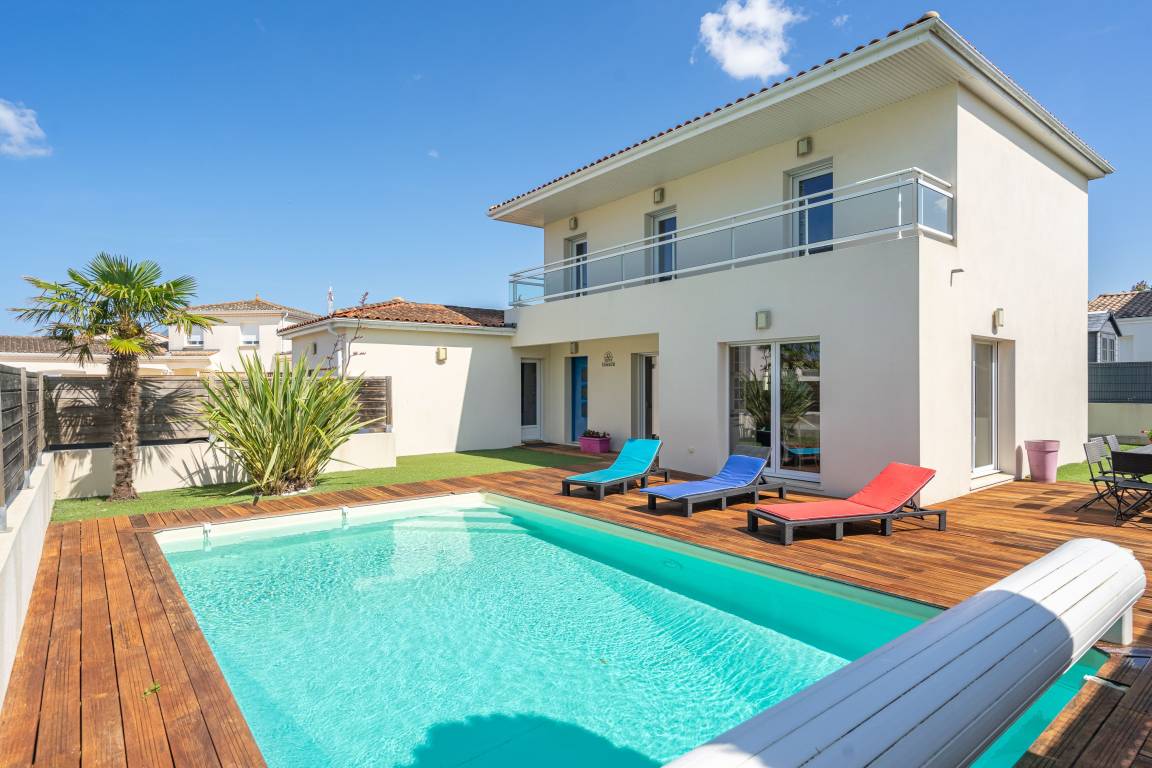 123 M² House ∙ 4 Bedrooms ∙ 10 Guests - Royan