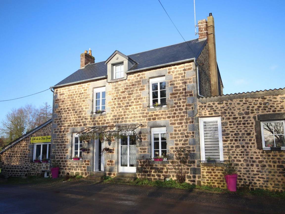 105 M² Cottage ∙ 4 Chambres ∙ 14 Personnes - Domfront
