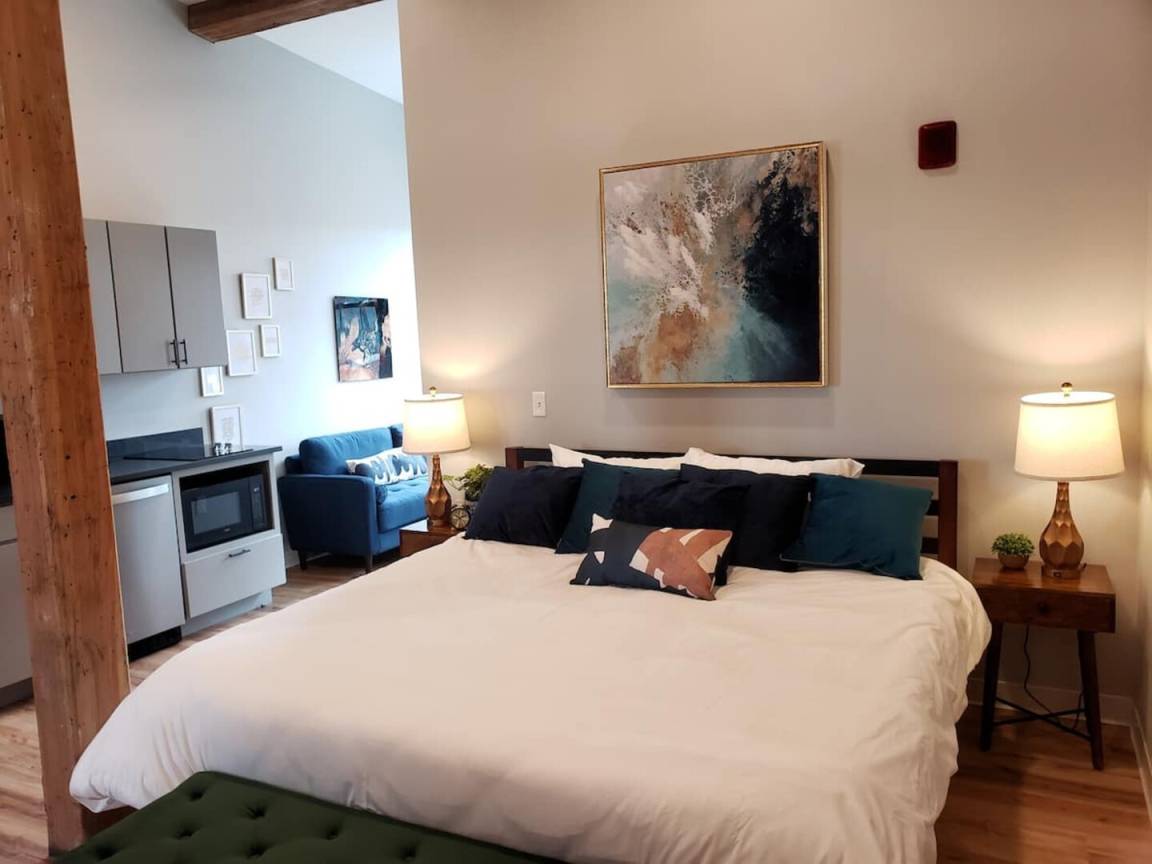 70 M² Ferienwohnung ∙ 1 Schlafzimmer ∙ 2 Gäste - Bedford, NH
