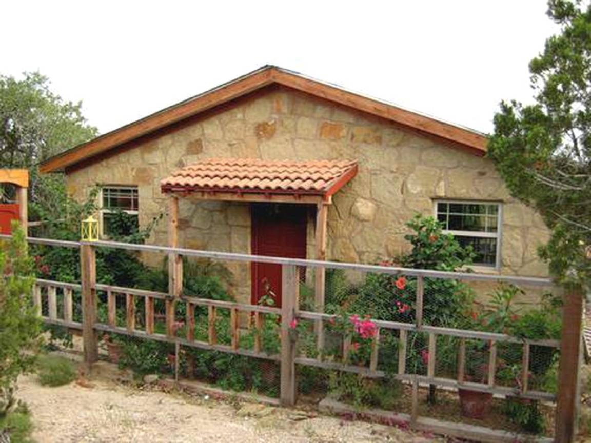 House ∙ 1 Bedroom ∙ 2 Guests - Driftwood, TX