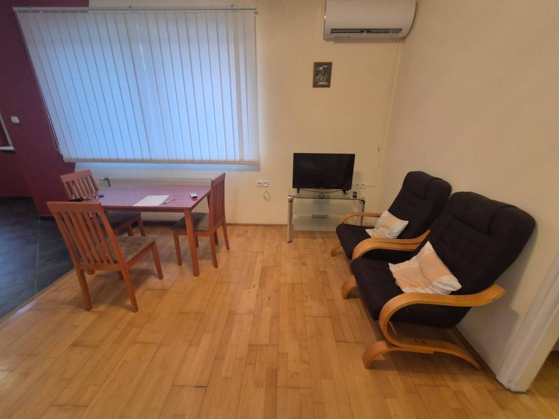 90 M² Ferienwohnung ∙ 3 Schlafzimmer ∙ 3 Gäste - Kecskemét