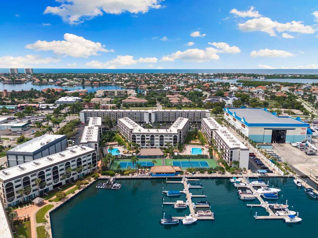 111 M² House ∙ 2 Bedrooms ∙ 6 Guests - Marco Island, FL