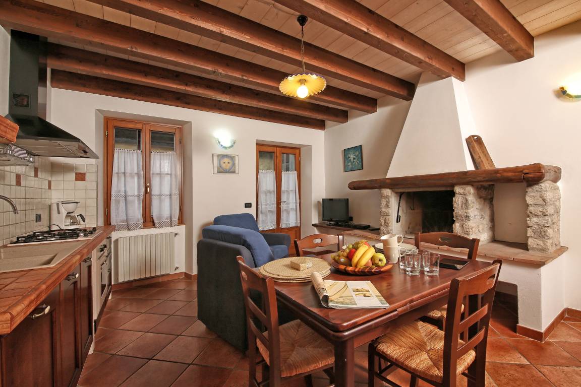 62 M² Farmhouse ∙ 2 Bedrooms ∙ 6 Guests - Limone Sul Garda
