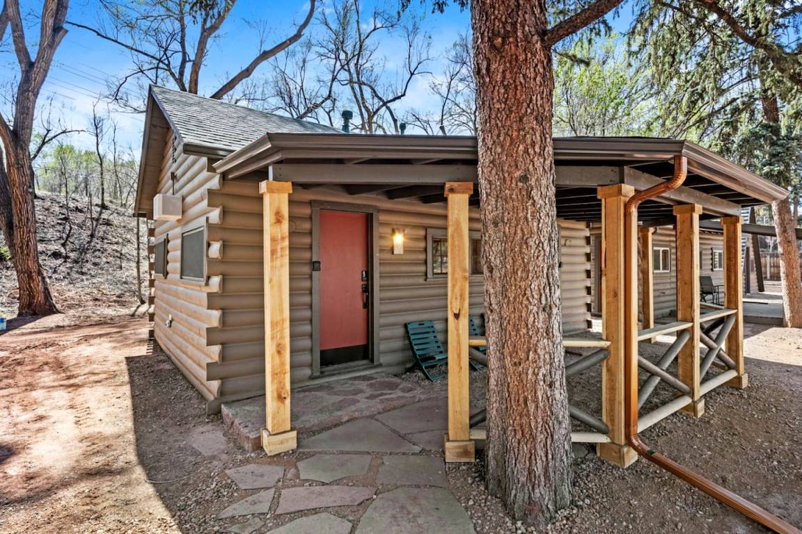 House ∙ 1 Bedroom ∙ 4 Guests - Colorado Springs, CO