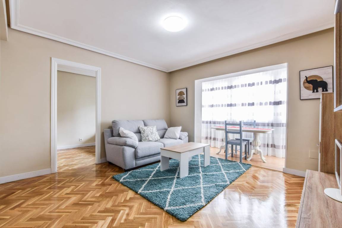 90 M² Apartamento ∙ 3 Habitaciones ∙ 6 Huéspedes - San Sebastián de los Reyes
