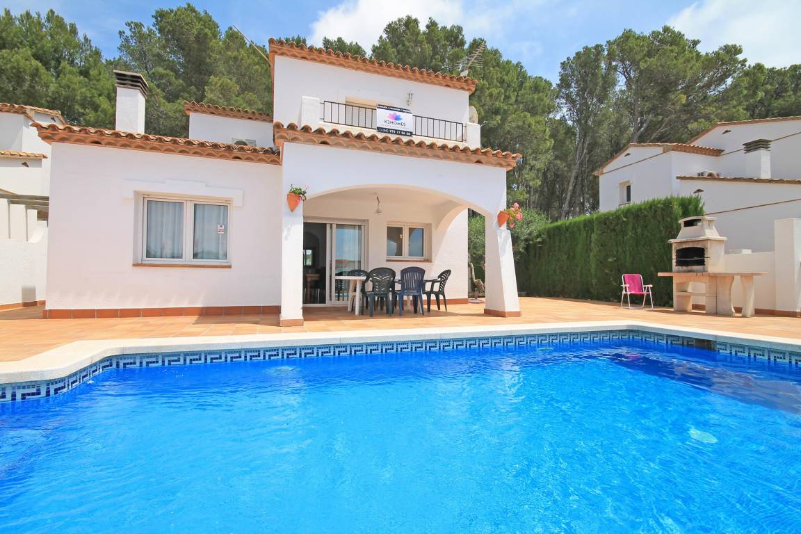 153 M² Villa ∙ 3 Bedrooms ∙ 8 Guests - L'Escala
