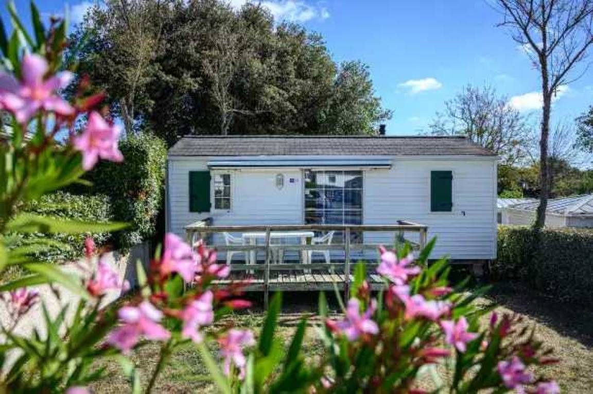 30 M² Camping ∙ 2 Chambres ∙ 4 Personnes - Saint-Pierre-d'Oléron