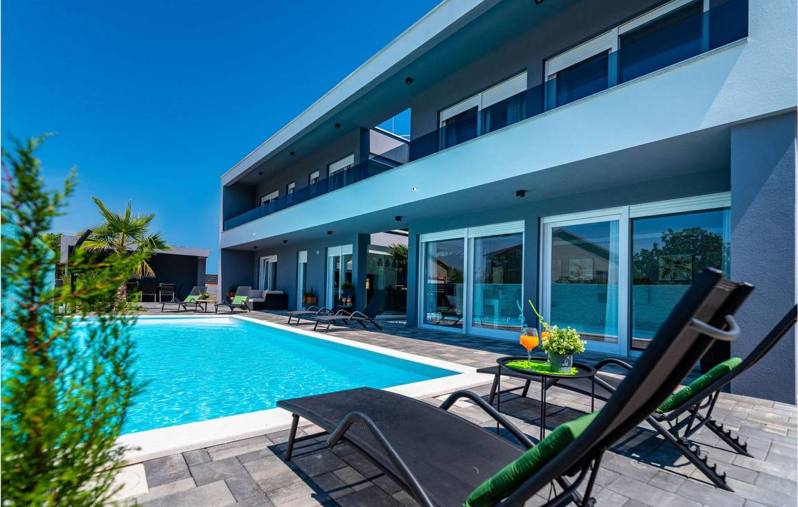 170 M² Ferienhaus ∙ 4 Schlafzimmer ∙ 10 Gäste - Nin