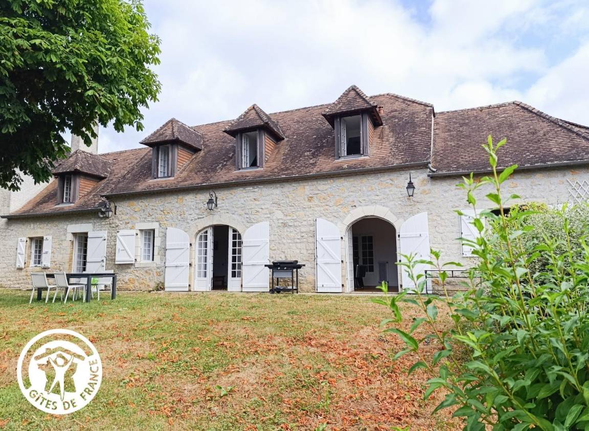 155 M² Gîte ∙ 3 Chambres ∙ 6 Personnes - Collonges-la-Rouge