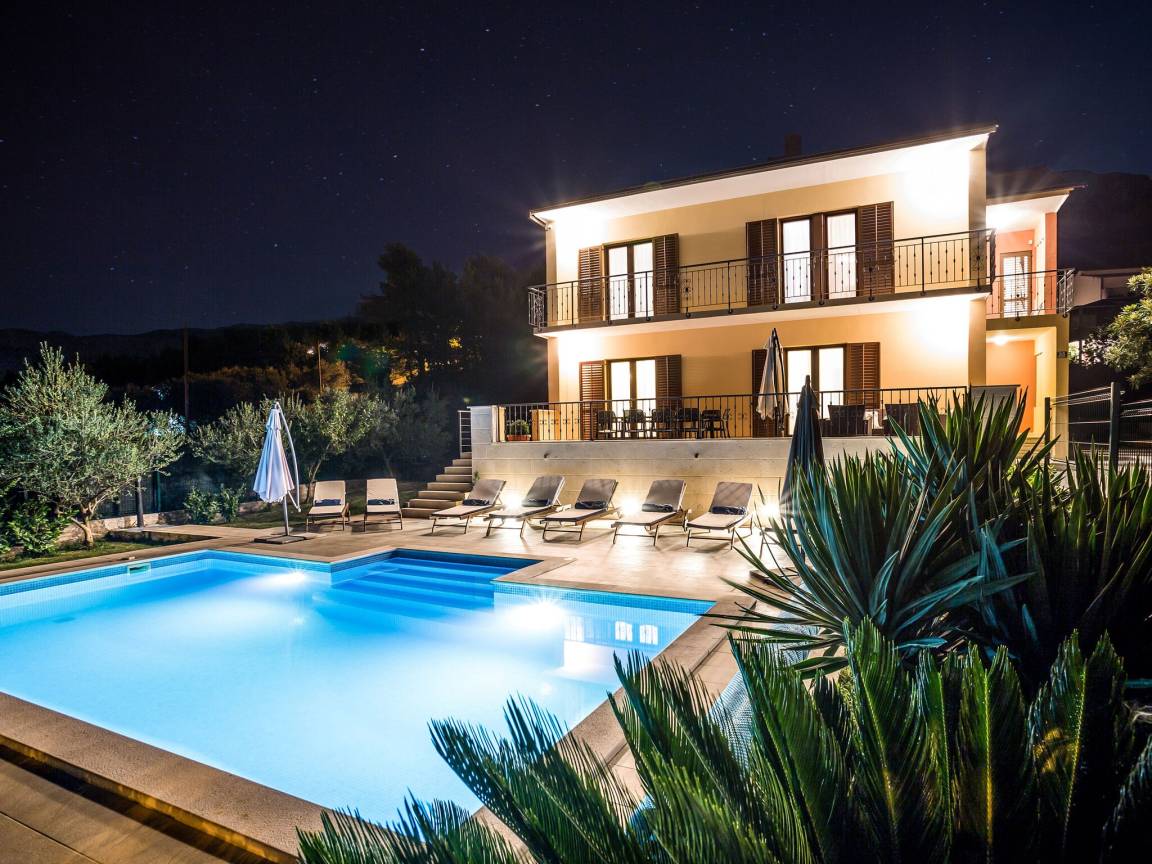 270 M² Villa ∙ 6 Chambres ∙ 12 Personnes - Split