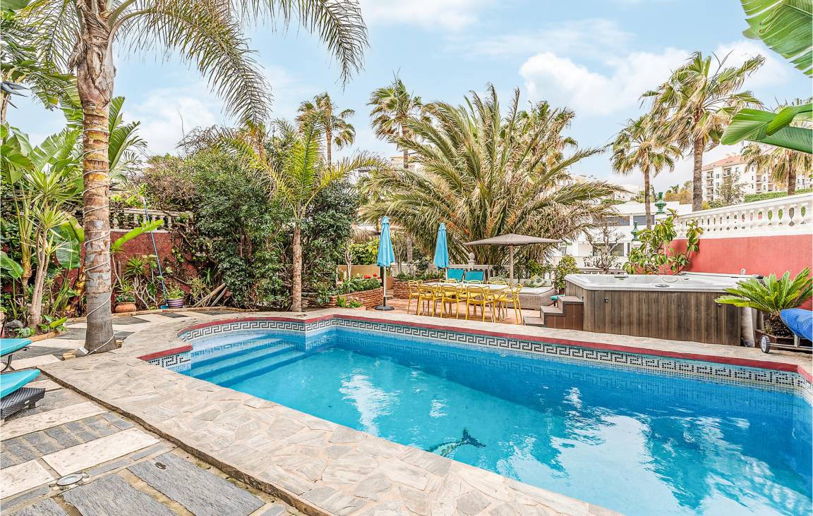 500 M² House ∙ 6 Bedrooms ∙ 14 Guests - Benalmádena