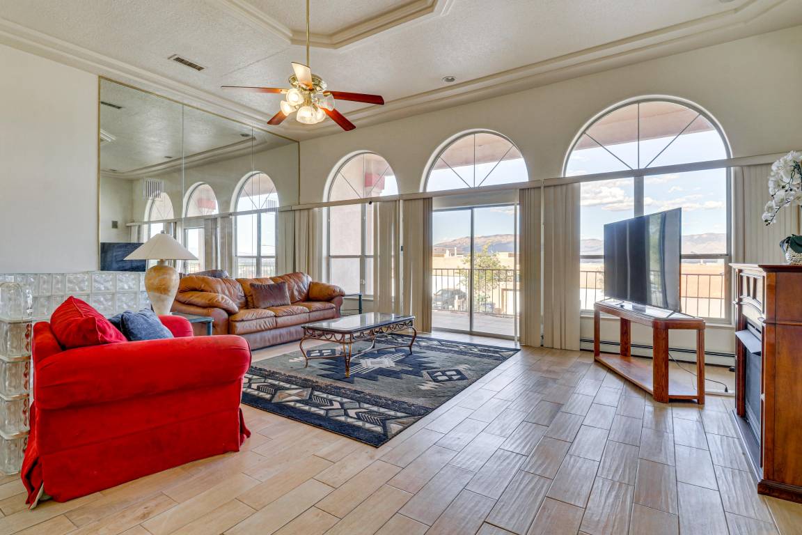 164 M² Apartment ∙ 3 Bedrooms ∙ 6 Guests - Albuquerque, NM