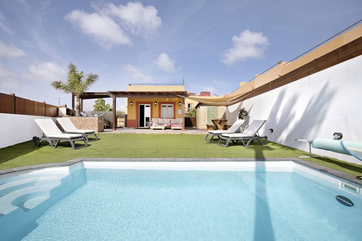 220 M² Villa ∙ 4 Bedrooms ∙ 10 Guests - Corralejo