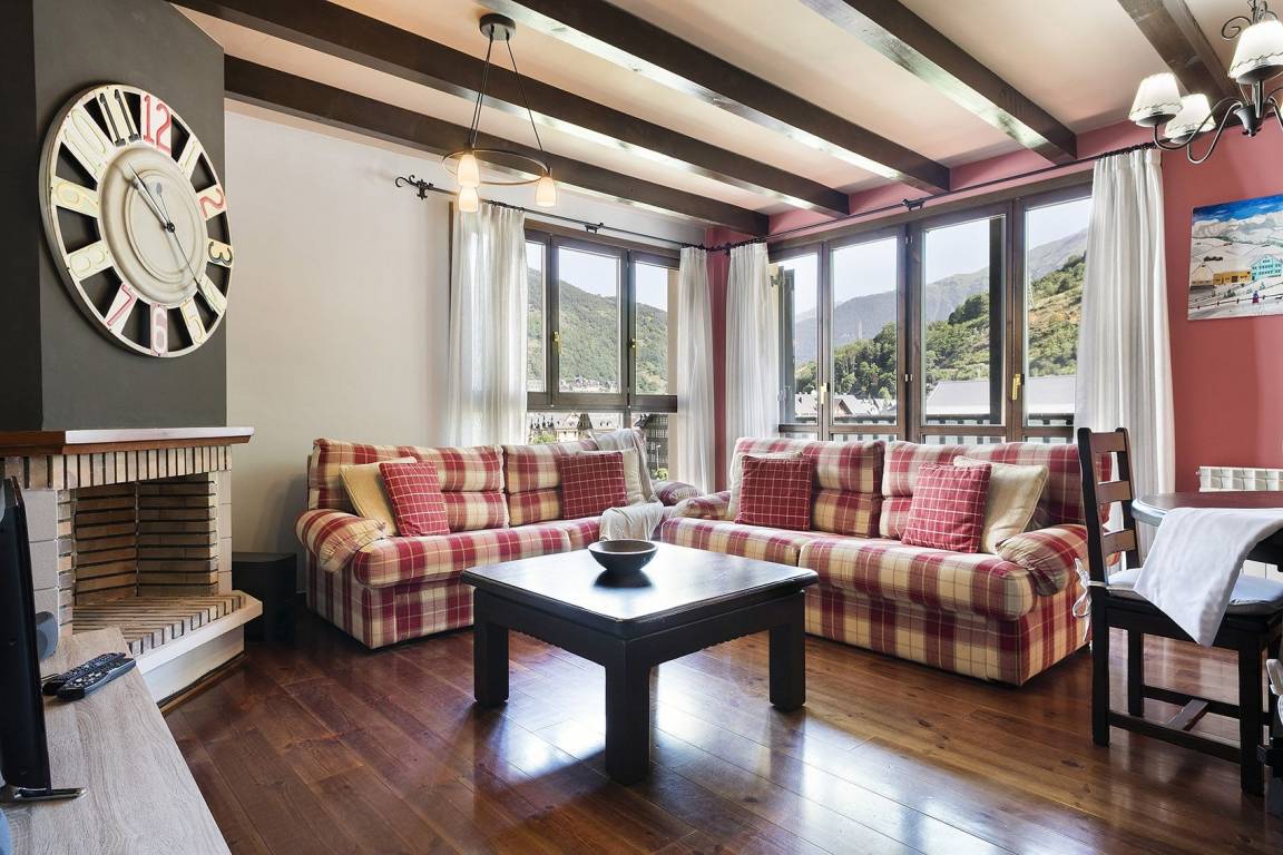 76 M² Apartamento ∙ 2 Habitaciones ∙ 5 Huéspedes - Vielha