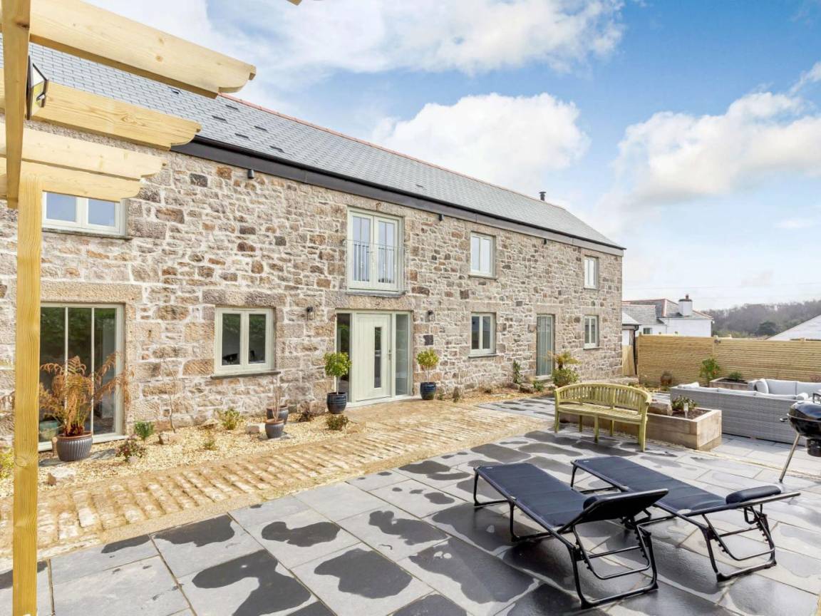 Cottage ∙ 4 Bedrooms ∙ 8 Guests - Falmouth