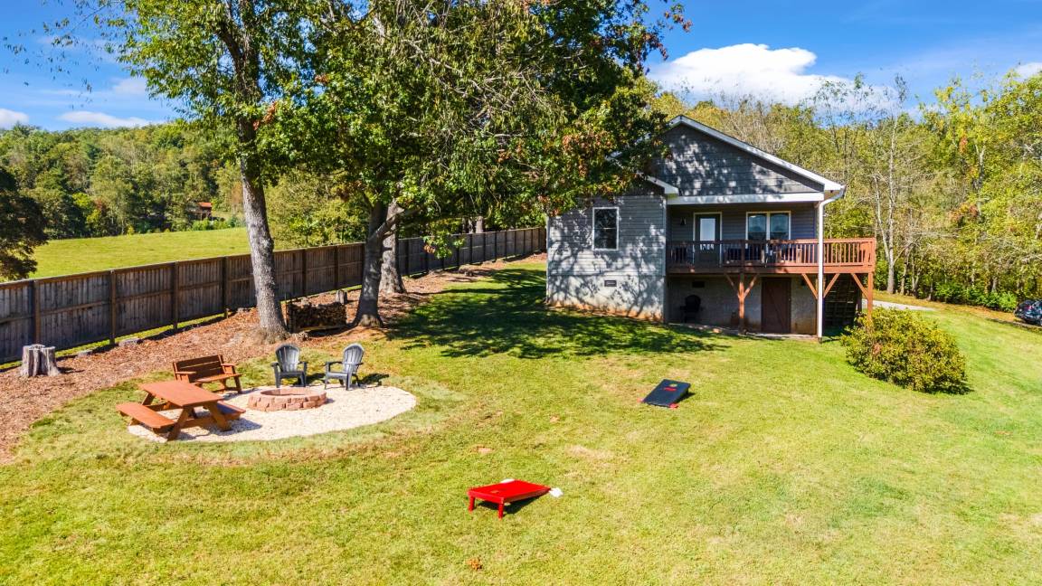 114 M² Ferienhaus ∙ 3 Schlafzimmer ∙ 6 Gäste - Swannanoa, NC